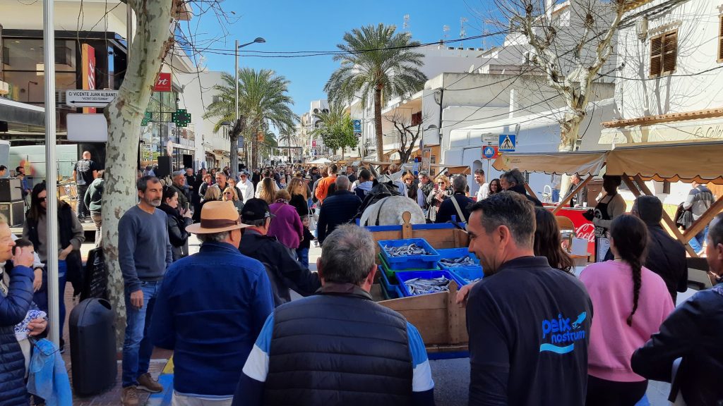 La Fira des Gerret llena de vida el pueblo de Santa Eulària en una ...