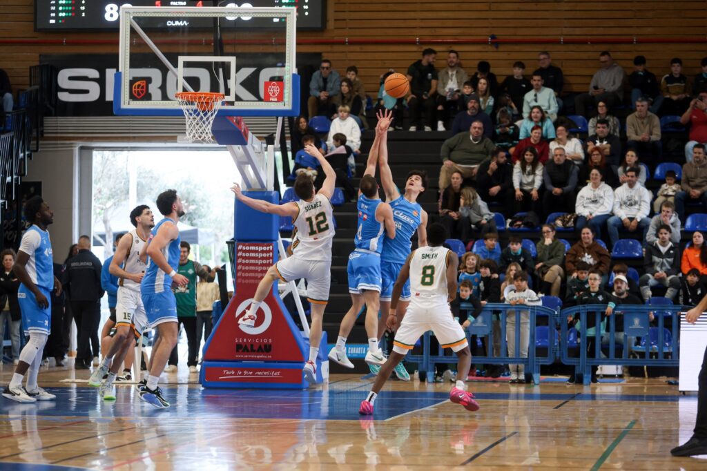 El CB Sant Antoni activa el 'modo rodillo'y se coloca a un paso de la ...