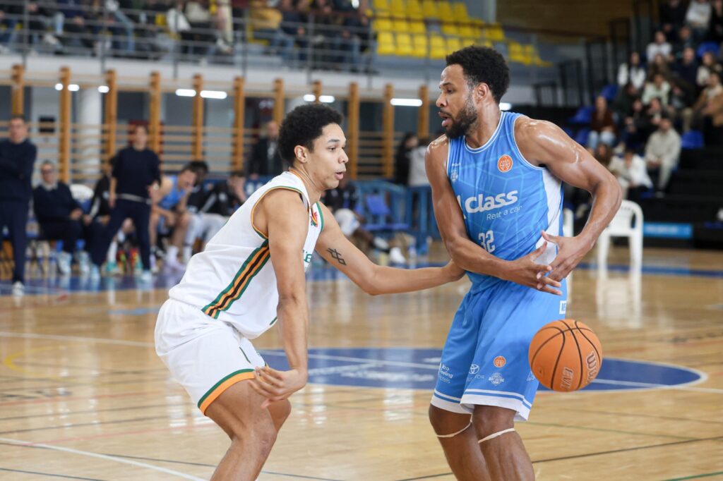 El CB Sant Antoni activa el 'modo rodillo'y se coloca a un paso de la ...