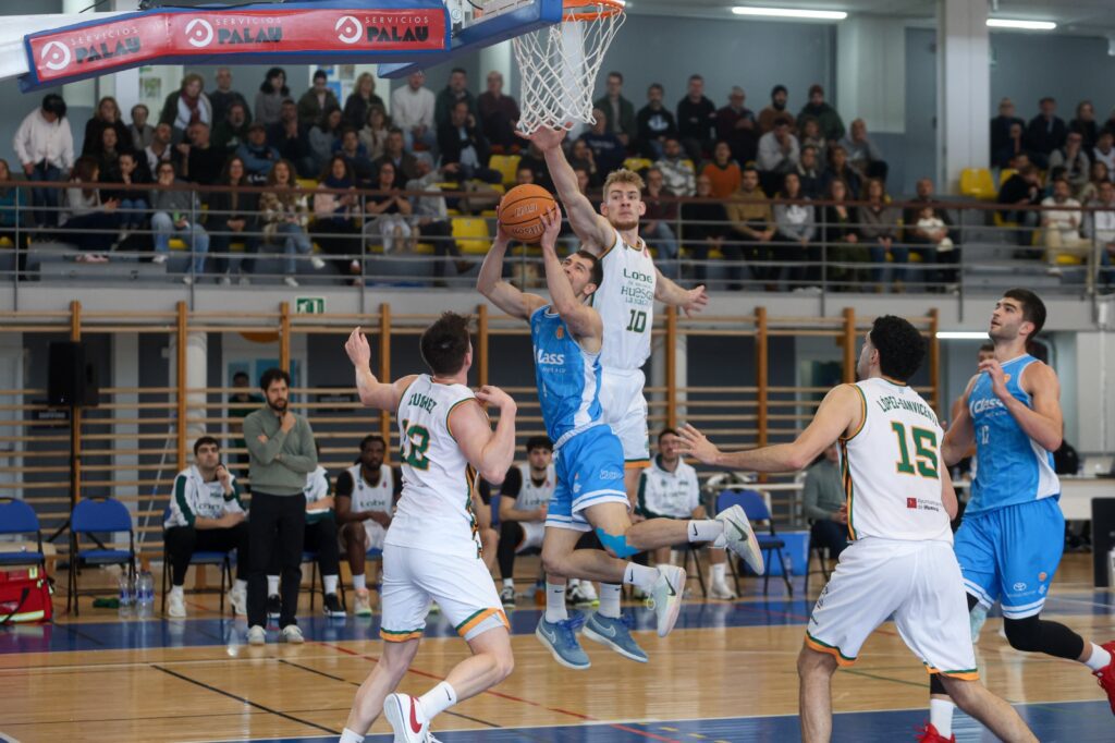 El CB Sant Antoni activa el 'modo rodillo'y se coloca a un paso de la ...