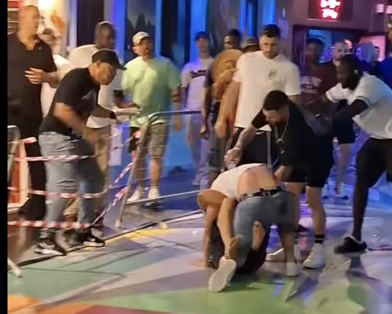 Brutal pelea a puñetazos en pleno West End de Sant Antoni sobre el ...